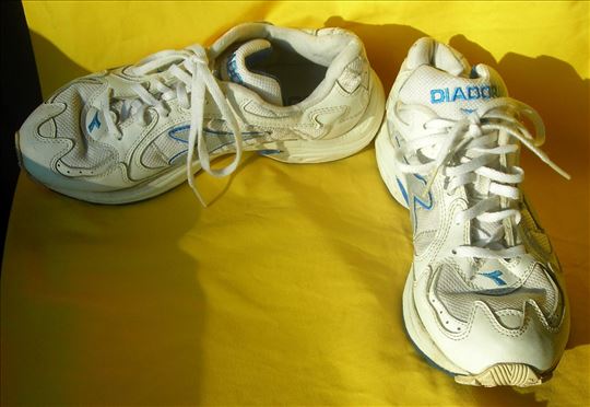 Patike Diadora br. 38,5