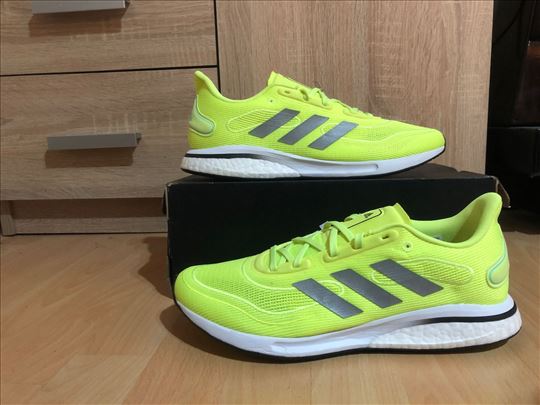 Adidas br.42 prelep lagan model Novo original