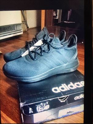 Patike Adidas broj 44 nove