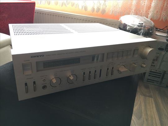 Onkyo pojačalo 550W