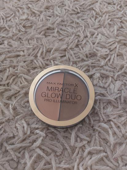 ** Max Factor miracle glow duo pro illuminator **