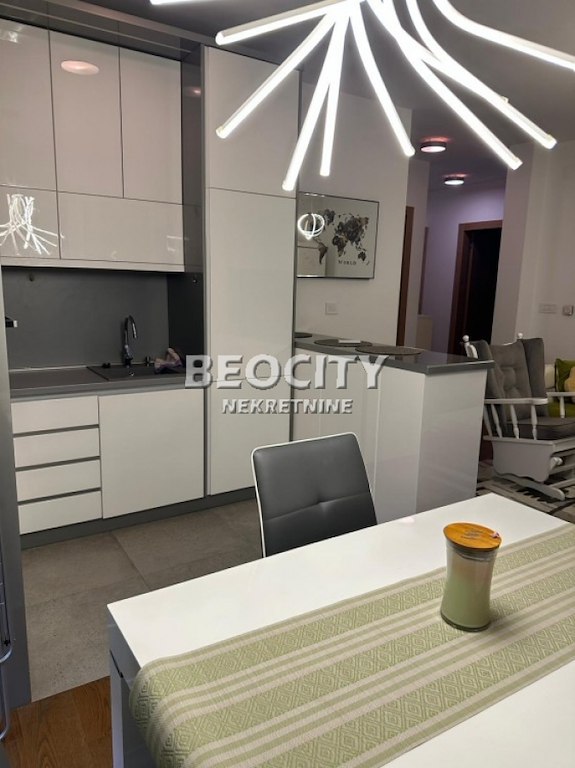 Novi Sad, Cara Dušana, , 2. 5, 58m2, 200000EUR