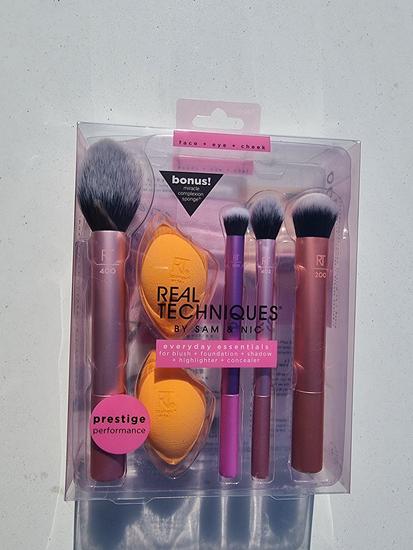 Real techniques set sa 2 beauty blendera