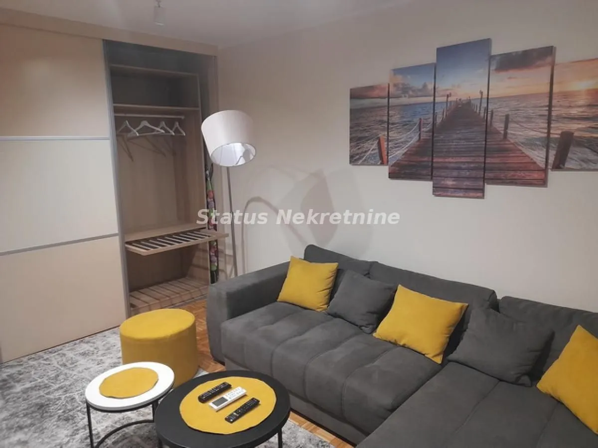 Izdavanje, trosoban stan, 86m2, Petrovaradin, Novi Sad