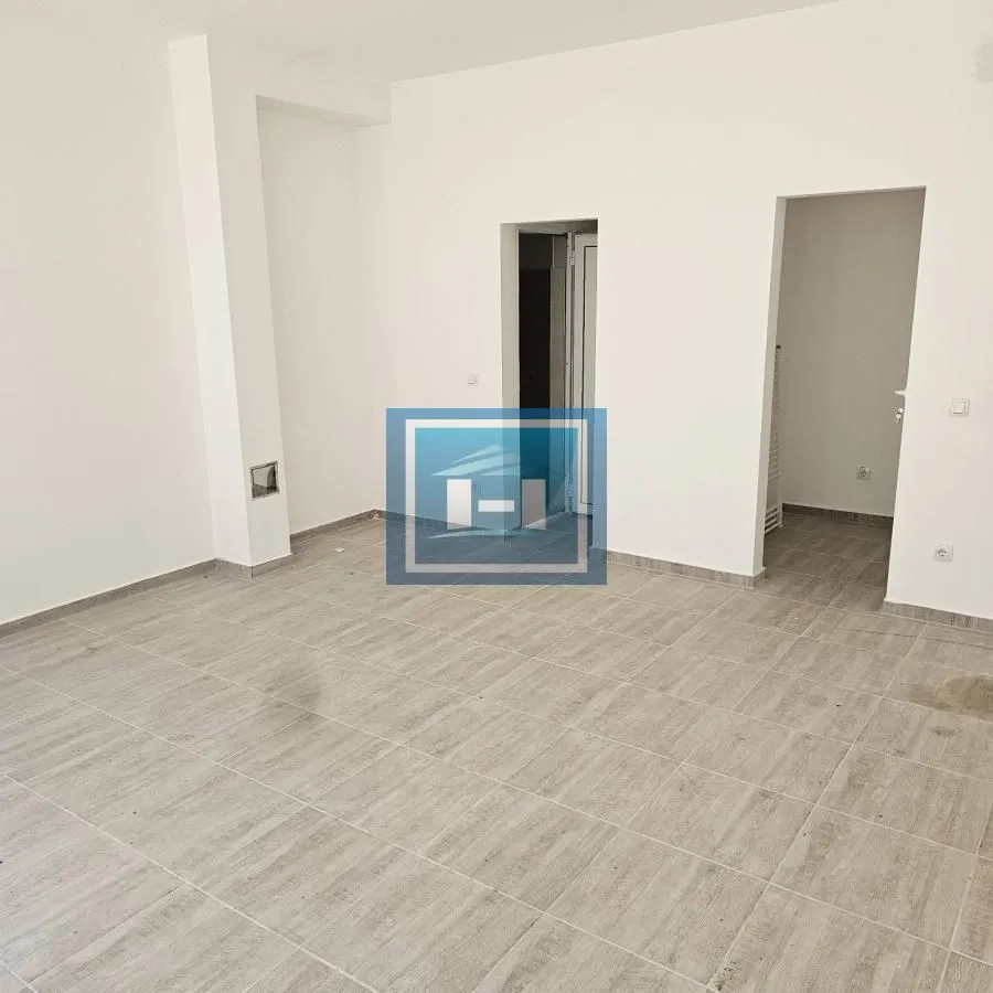 Izdavanje, poslovni prostor, 32m2, Centar, Vranje