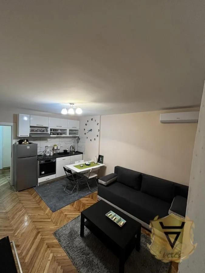 Izdavanje, dvosoban stan, 52m2, Crveni Krst, Beograd