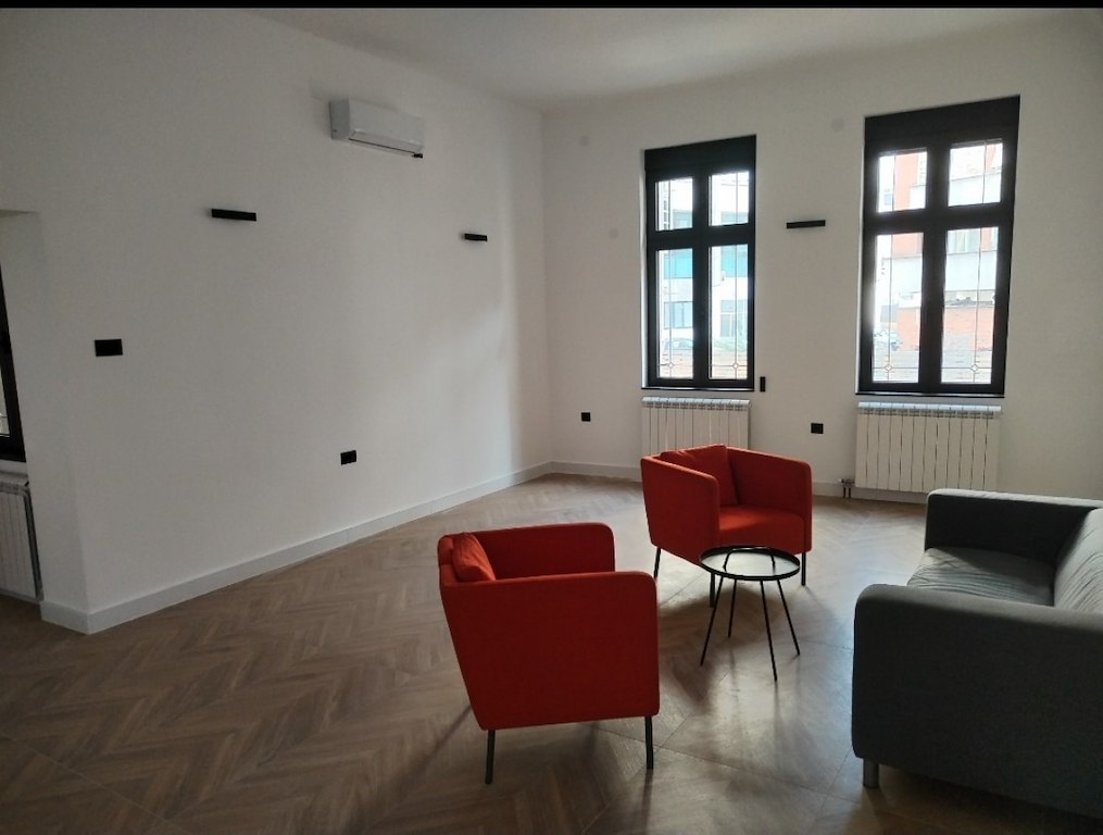 Poslovni prostor za izdavanje, Medijana, 2. 500€, 240m²