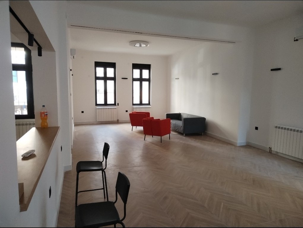 Poslovni prostor za izdavanje, Medijana, 4. 500€, 480m²