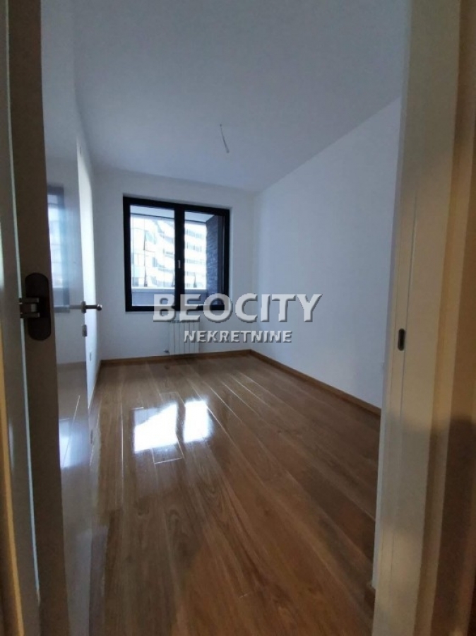 Novi Sad, Centar, *Pupinova palata*, 2. 0, 45m2, 500EUR