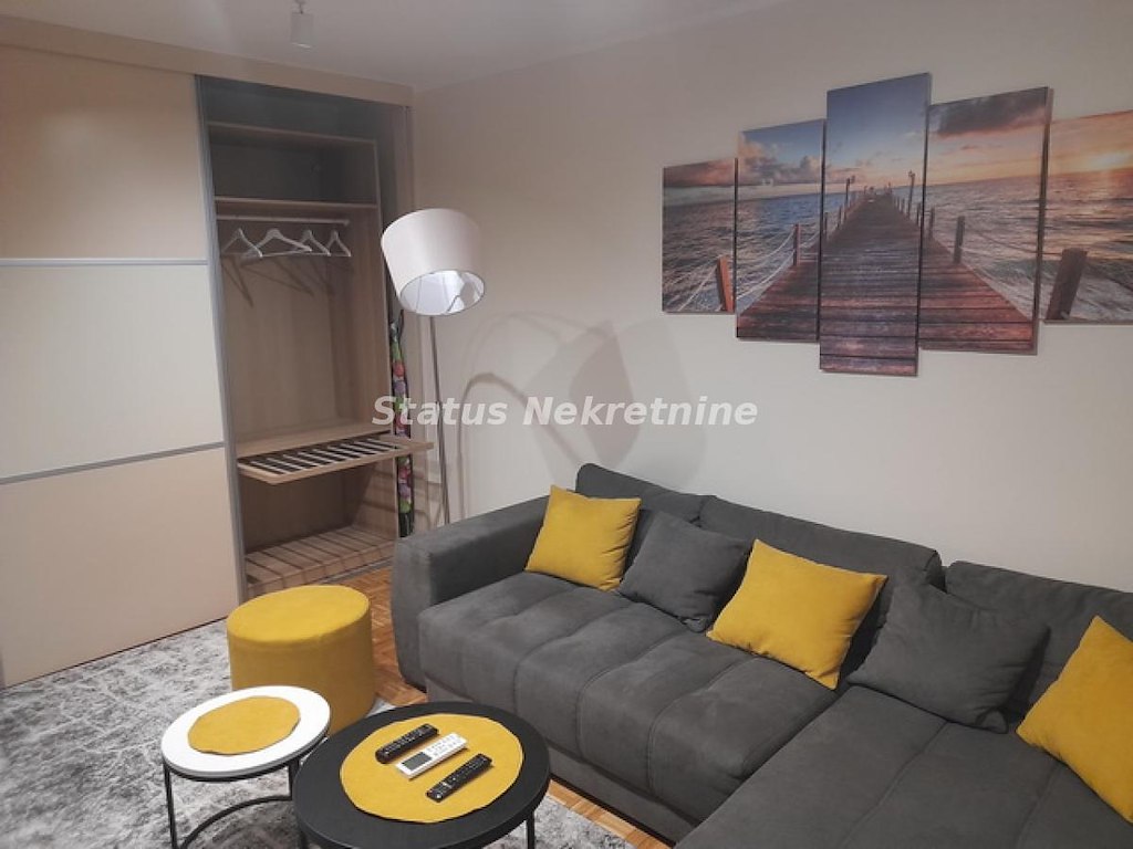 Petrovaradin-Izuzetno sređen Namešten Trosoban stan 86 m2 u Mirnom kraju-065/385 8880