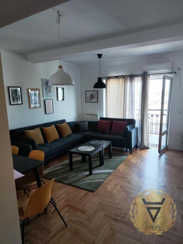 Petosoban stan za izdavanje, 160m2, 1.200€