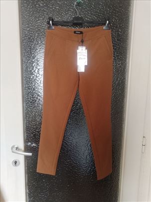 Etam paris nove sa etiketom poslovne pantalone