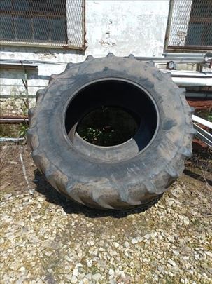 Spoljne gume za traktor veličine 710/70 R42