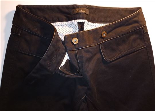 P....S.... kratke pantalone