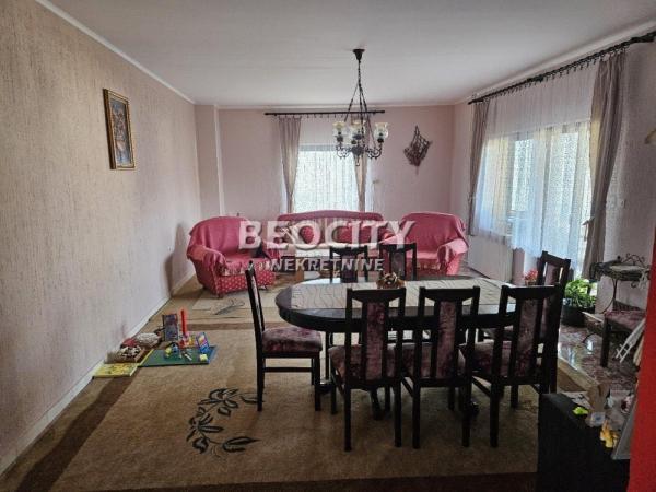 Kuća na prodaju, 303m2, 220.000€