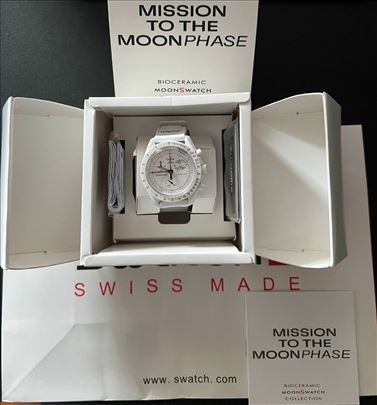 Omega x Swatch Snoopy