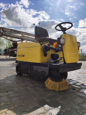 Prodajem mašinu za čišćenje Karcher KMR 1200 B