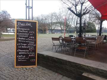 Warum hat jedes Restaurant und Cafe in Deutschland