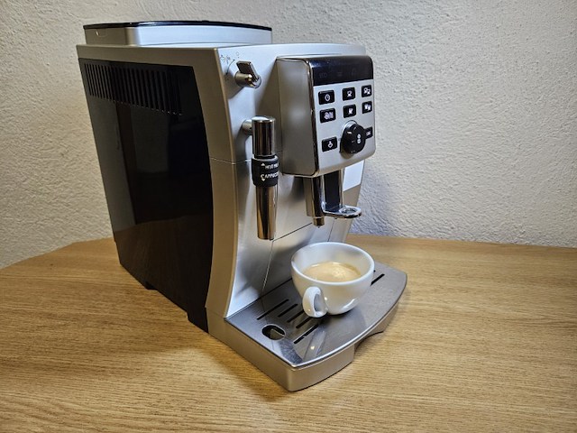 Espresso kafe aparat DeLonghi ECAM23.120 kafu sa mlinom