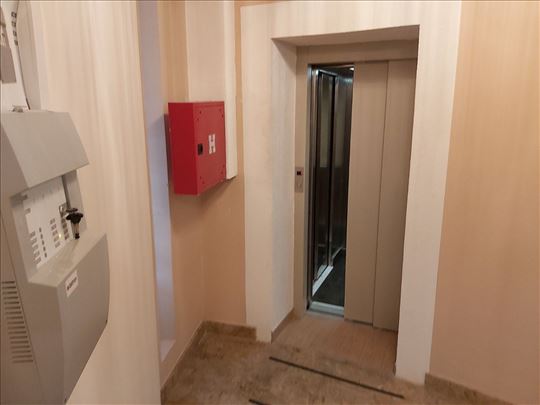 Prodajem lift Kleemann putnički