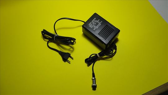 Adapter Naizmenicni AC-AC 12V-2000mA ! (2pina)