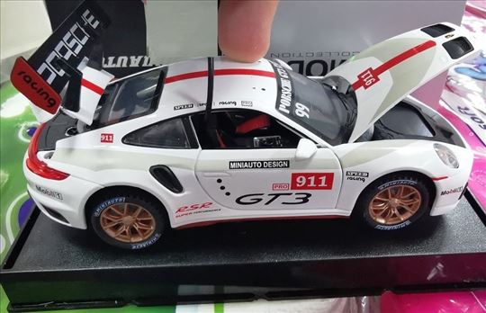 Porsche 911 GT3 RSR - model skala 1.32 model 2