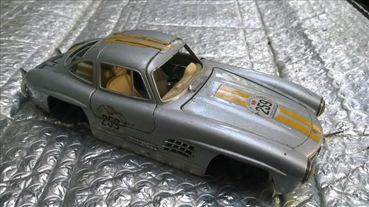 Burago Mercedes , 1:24, nekompletan za delove