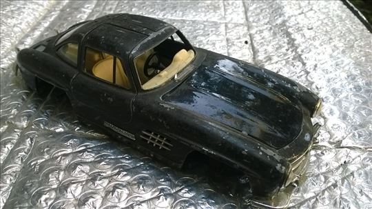 Burago Mercedes , 1:24, nekompletan za delove III