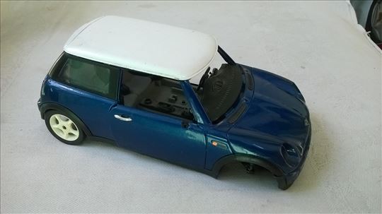 Burago Mini Cooper 1:24, fale: retrovizori