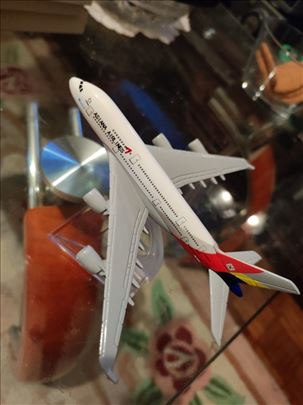 Asiana airlines 1:400 16 cm novo