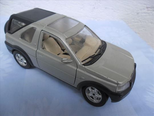 Burago Land Rover Freelander1:24,nema TOCKOVE SA S