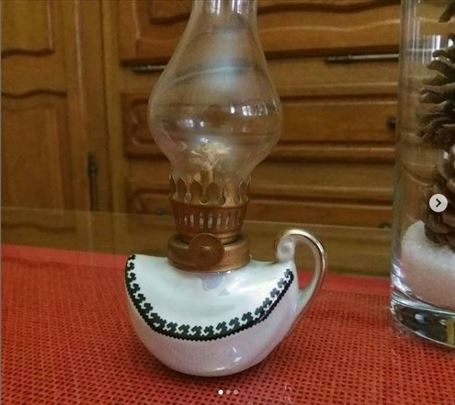 Porcelan petrolej lampa