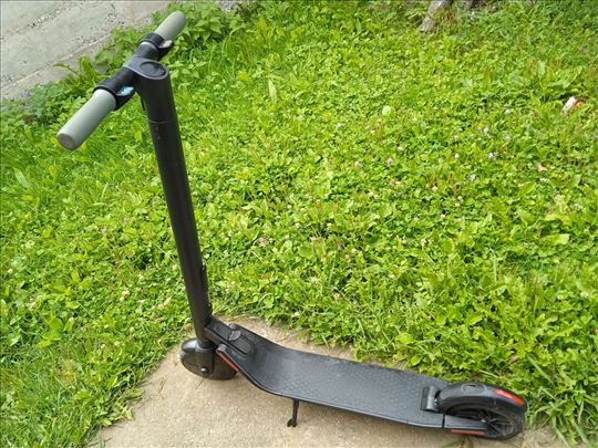 Segway Ninebot KickScooter ES2 električni trotinet