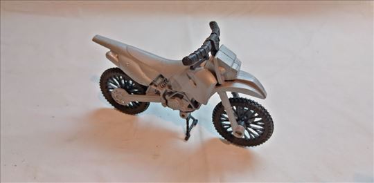 Motor kros plasticni 1:18(12,5 cm.)nov