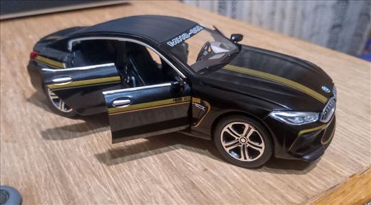 Metalni model automobila BMW M8