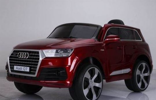 Dečji auto na akumulator Audi Q7 crveni - 2018