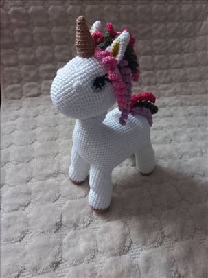 Heklana igračka jednorog, amigurumi