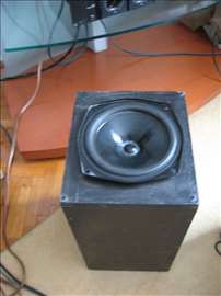 Subwoofer KEF 20cm kutija medijapan 48x28x25cm