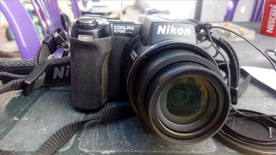 NIKON COOLPIX 5700