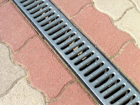 Plastični slivnici sa metalnom rešetkom