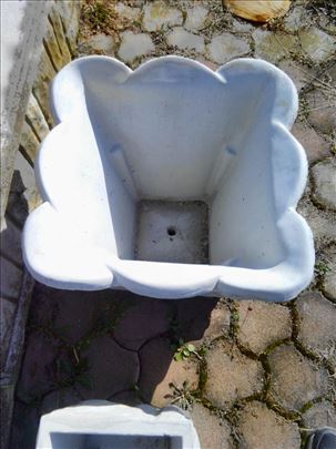 Betonska žardinjera ruža kocka
