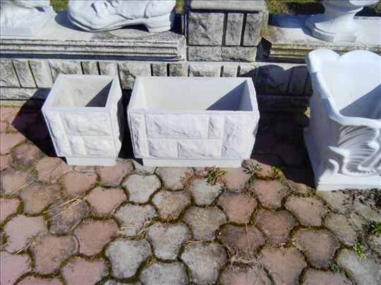Betonska žardinjera mozaik kockasta