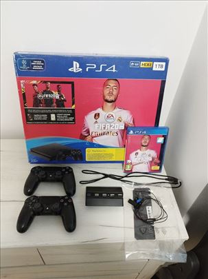 Ps4 slim 1TB 2 dzojstika FIFA 20 KAO NOV