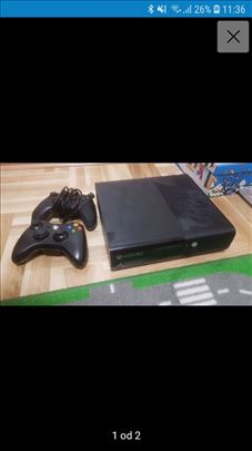 Xbox 360 + 5 igrica i dva dzojstika