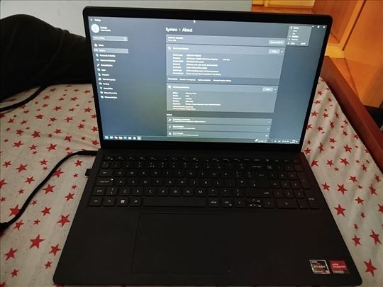 HITNO cena najniza moguca! Laptop Dell Vostro3525