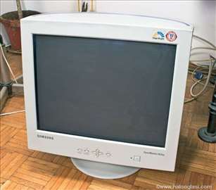 Prodajem 3 monitora CRT