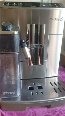 Kafe aparat DeLonghi PrimaDonna evo