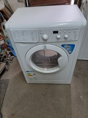 Indesit IWSD61051 veš mašina u delovima