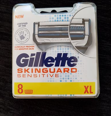 Gillette SkinGuard Sensitive 8 patrona u pakovanju