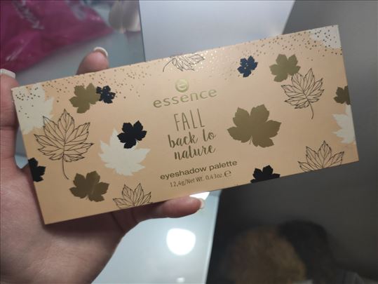 Essence paleta senki iz limitirane kolekcije